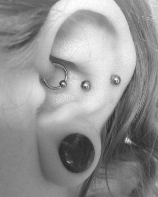Snug Piercing [50 Ideas]: Pain Level, Healing Time, Cost, Experience ...