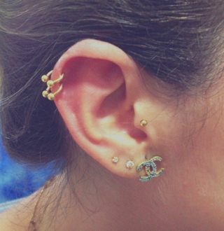 Helix Piercing [50 Ideas]: Pain Level, Healing Time, Cost, Experience ...