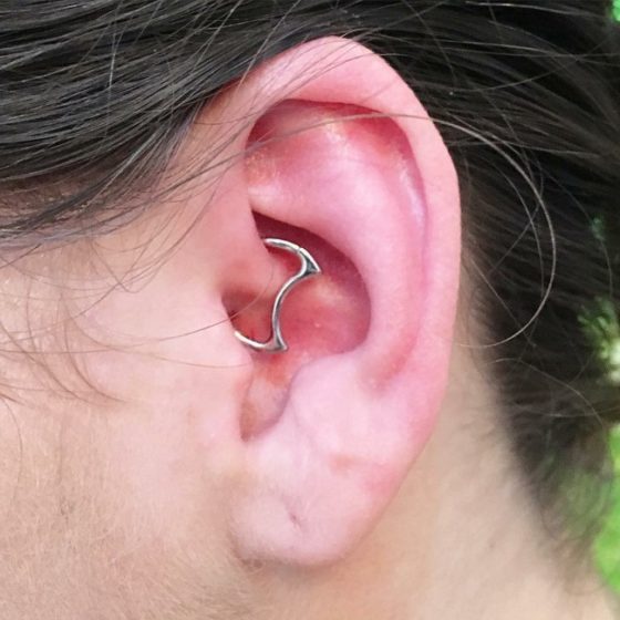 Daith Piercing [50 Ideas]: Pain Level, Healing Time, Cost, Experience ...