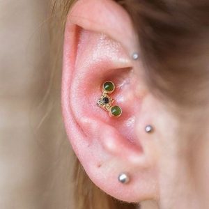 Conch Piercing [50 Ideas]: Pain Level, Healing Time, Cost, Experience ...