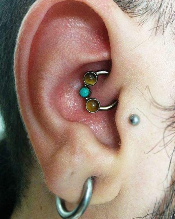 Daith Piercing [50 Ideas]: Pain Level, Healing Time, Cost, Experience ...