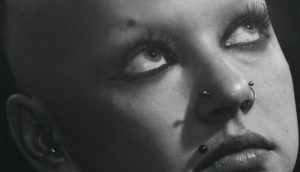 Frowny Piercing [50 Ideas]: Pain Level, Healing Time, Cost, Experience ...